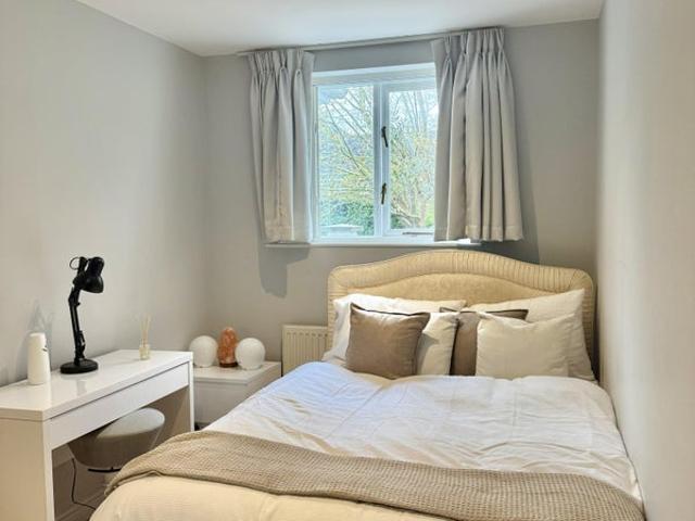 Room at Burrells Wharf Square, Greater London
