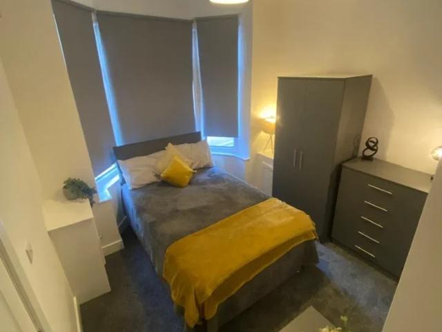 Room at Burton Avenue, Doncaster