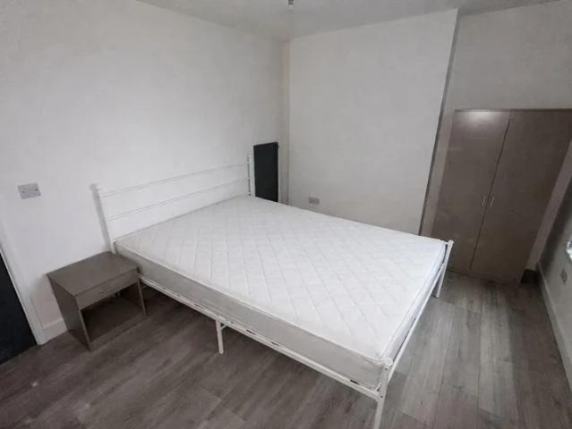 Room at Burton Road, Coseley
