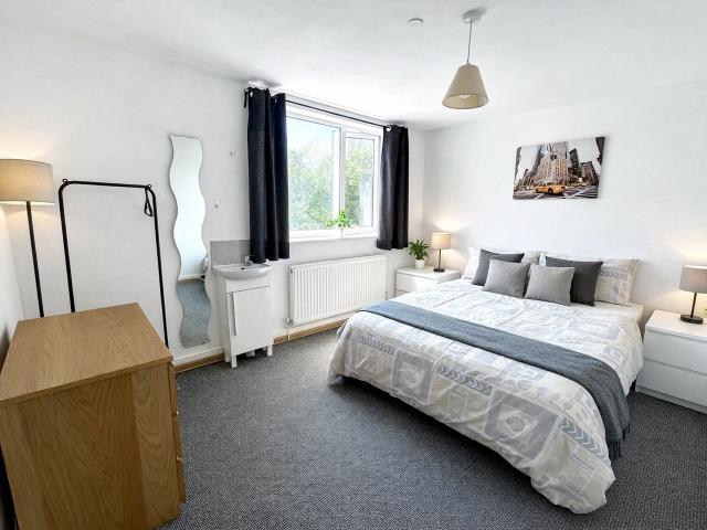 Room at Butts Road, Bloxwich