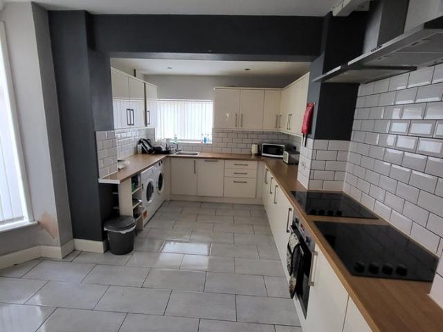 Room at Buxton Avenue, Crewe