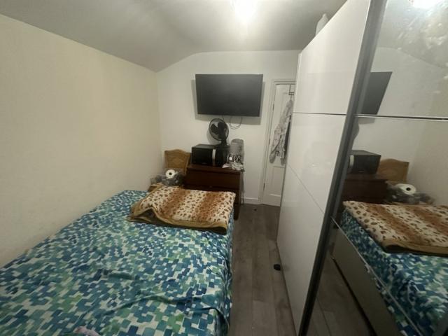 Room at Buxton Road, Greater London