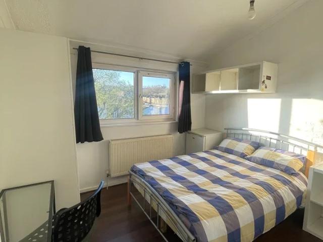 Room at Buxton Road, Greater London