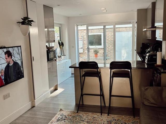 Room at Buxton Street, Greater London