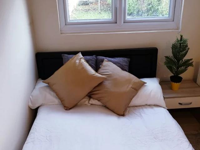 Room at Byron Road, Greater London