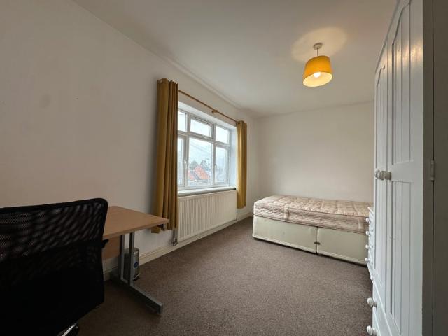 Room at Byron Street, Charnwood