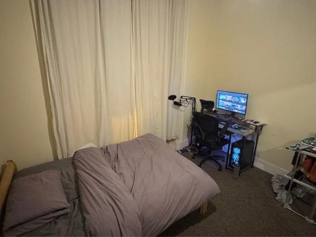 Room at Byres Road, Glasgow