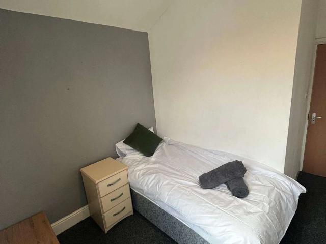 Room at Bacheler Street, Hull