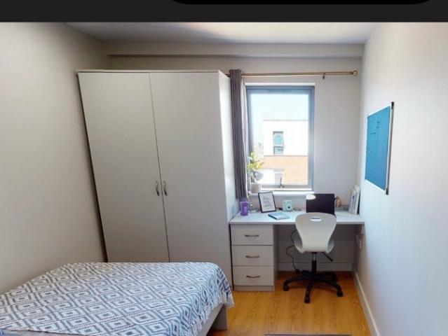 Room at Back Chatham Place, Liverpool
