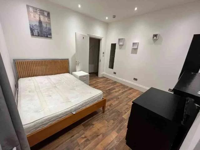 Room at Back Chatsworth Road, Leeds