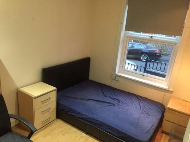 Room at Back Albert Terrace, Leeds