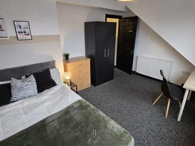 Room at Back Ashville Road, Leeds