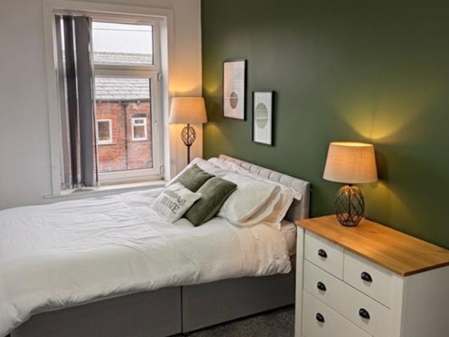 Room at Back Moorfield Grove, Bolton