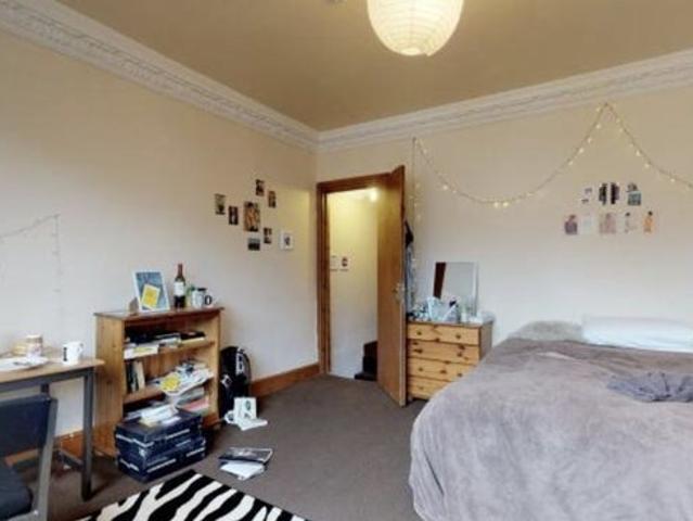 Room at Back Manor Drive, Leeds