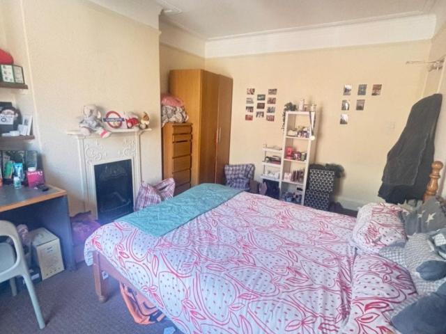 Room at Back Manor Terrace, Leeds
