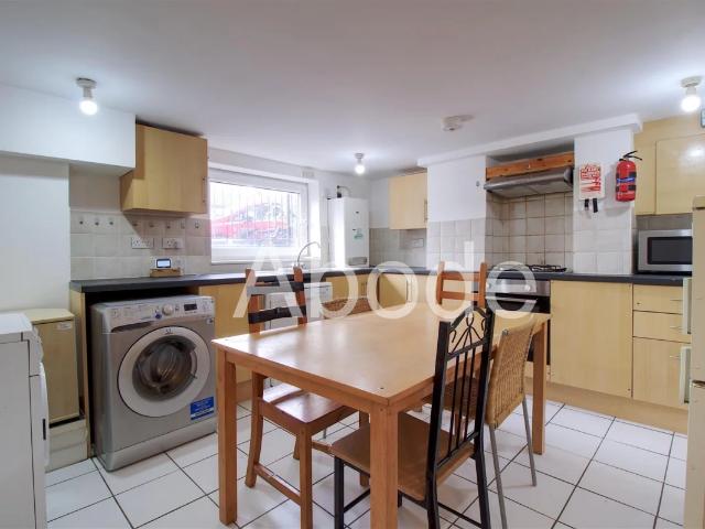Room at Back Spring Grove Walk, Leeds