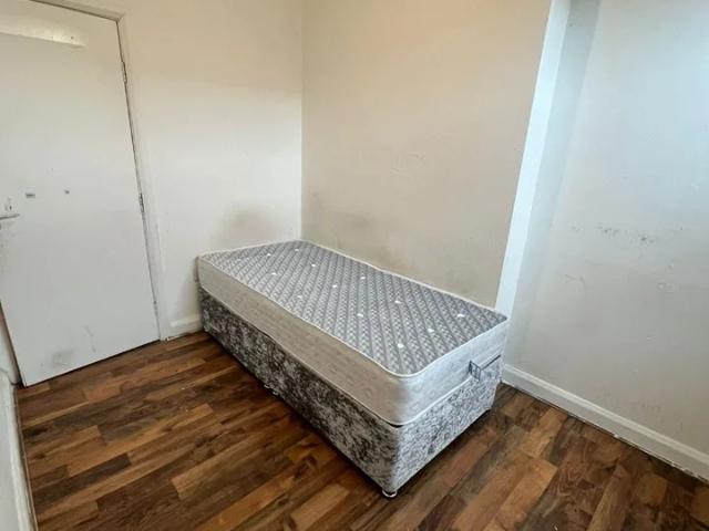 Room at Back Stratford Terrace, Leeds