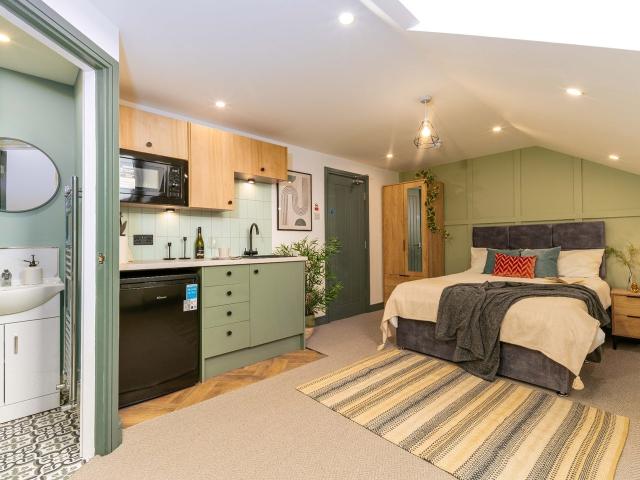 Room at Back Walmersley Road East, Bury
