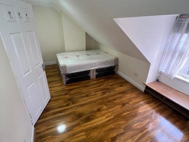 Room at Babington Road, Greater London