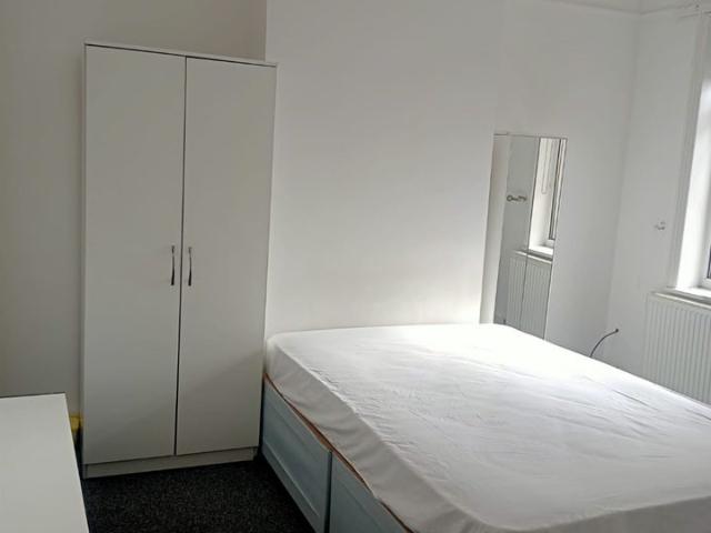 Room at Babington Road, Greater London