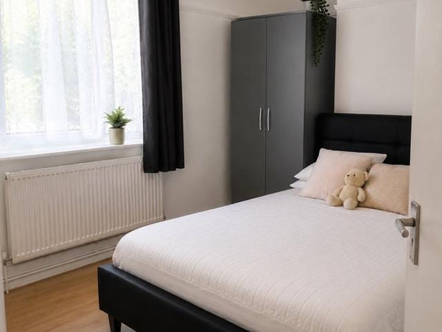 Room at Babington Road, Greater London