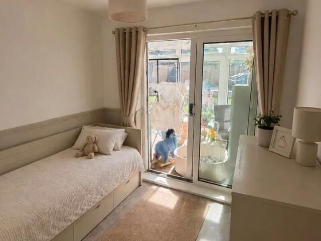 Room at Bagnell Road, Bristol