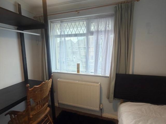 Room at Bakers Way, Sarn