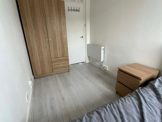 Room at Bakersfield, Greater London