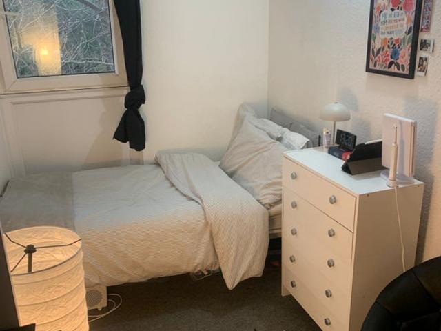 Room at Bakersfield, Greater London