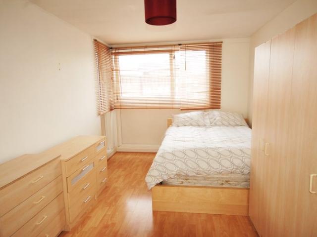Room at Bakersfield, Greater London