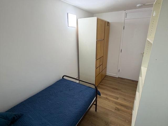 Room at Bakersfield, Greater London
