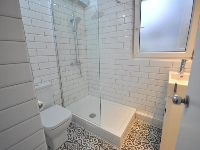Room at Bakersfield, Greater London