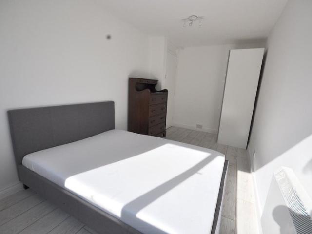 Room at Bakersfield, Greater London