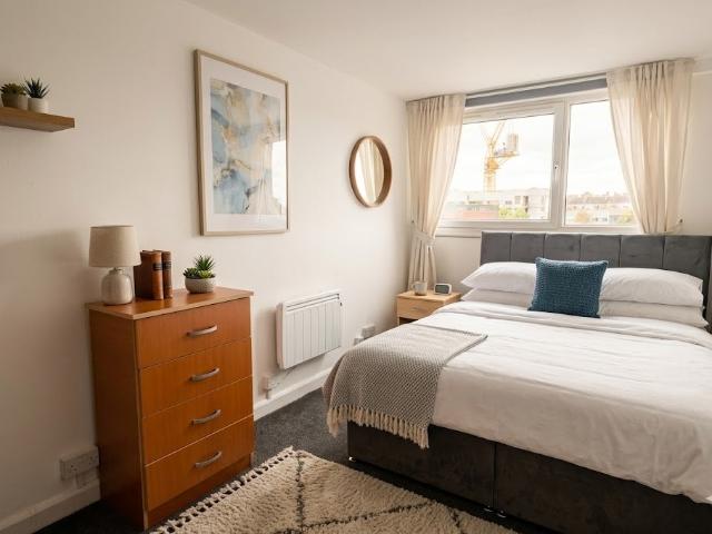 Room at Bakersfield, Greater London