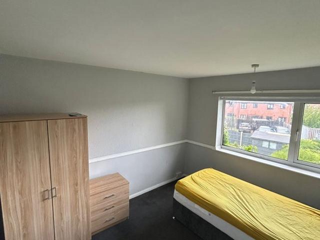 Room at Bainton Grove, Nottingham
