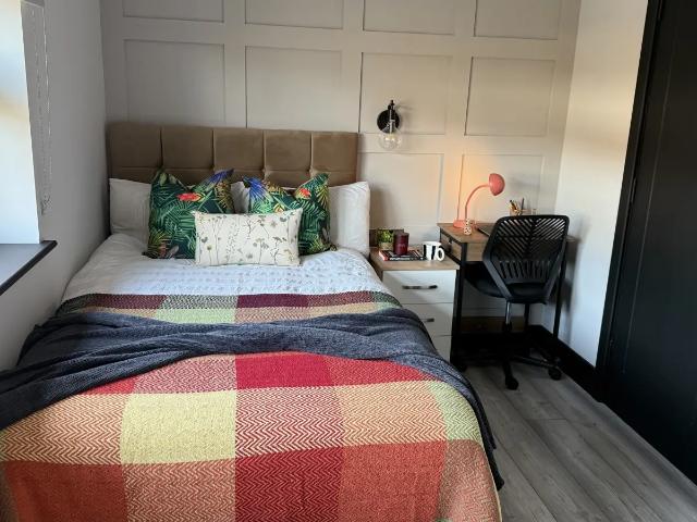 Room at Balmoral Drive, Hertsmere