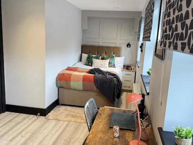 Room at Balmoral Drive, Hertsmere