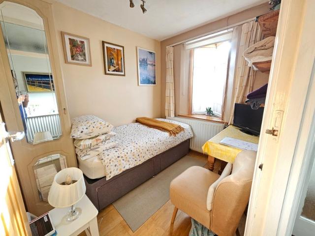 Room at Balmoral Gardens, Greater London