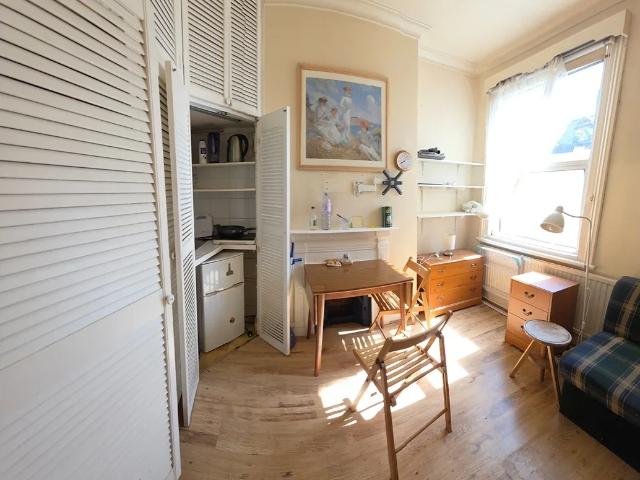 Room at Balmoral Road, Greater London