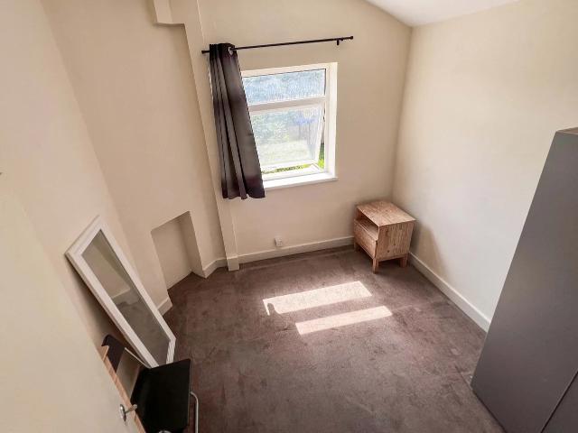 Room at Balmoral Road, Greater London