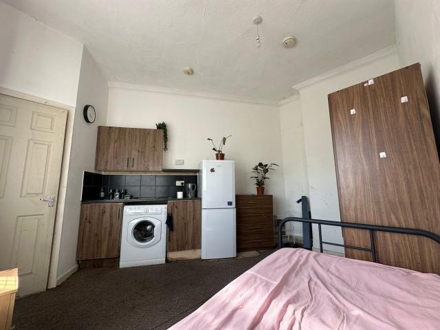 Room at Balne Lane, Wakefield