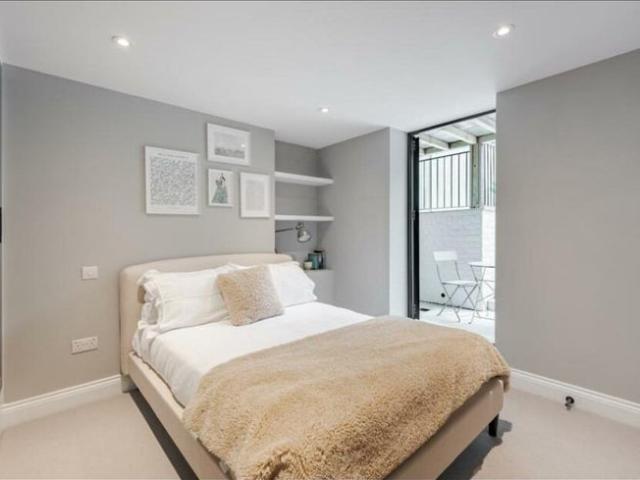 Room at Balham Grove, Greater London