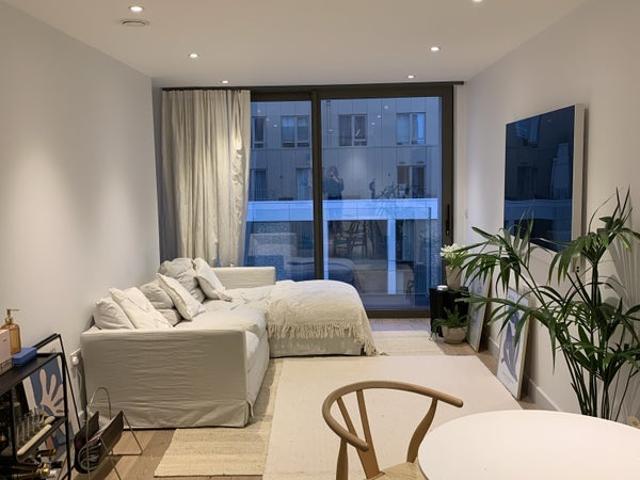 Room at Balham High Road, Greater London