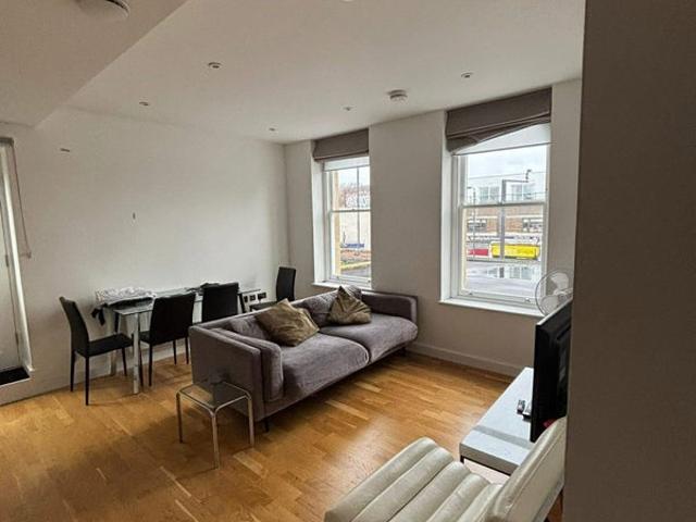 Room at Balham High Road, Greater London