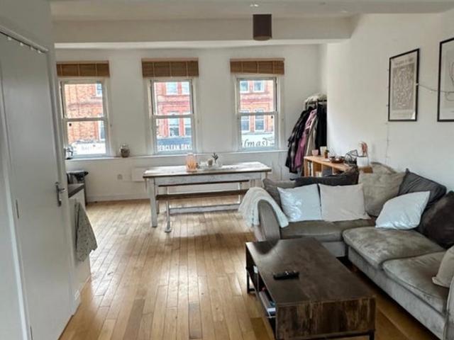 Room at Balham High Road, Greater London