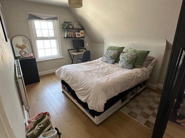 Room at Balham High Road, Greater London