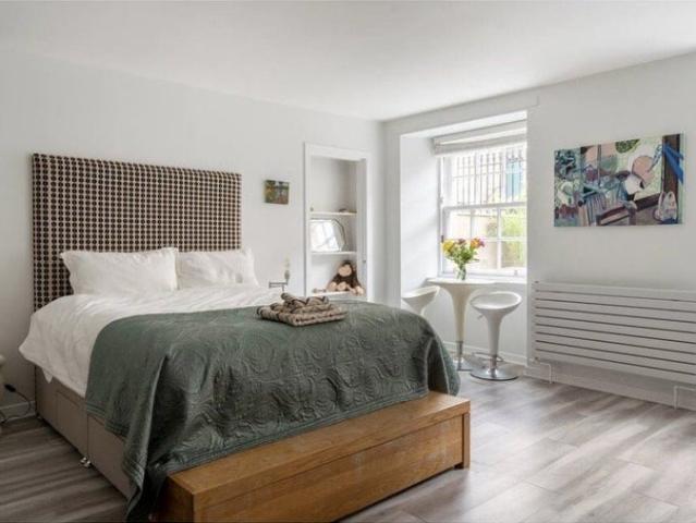 Room at Baliol Street, Glasgow
