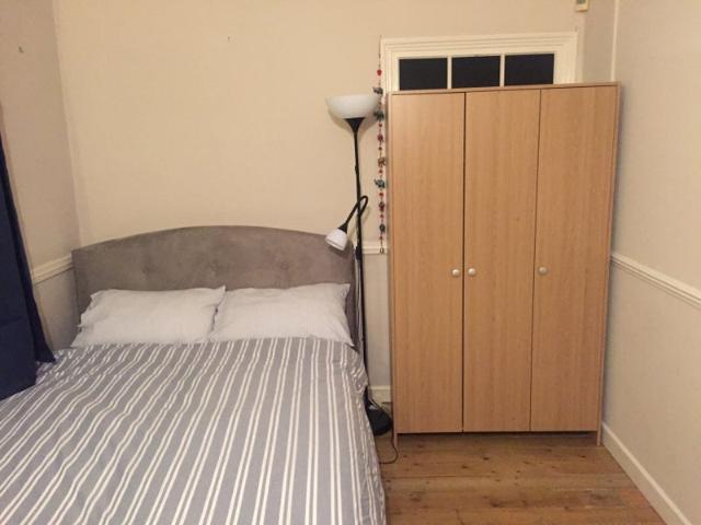 Room at Ballamore Road, Greater London