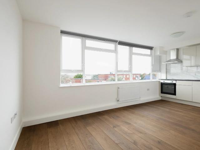 Room at Ballards Lane, Greater London