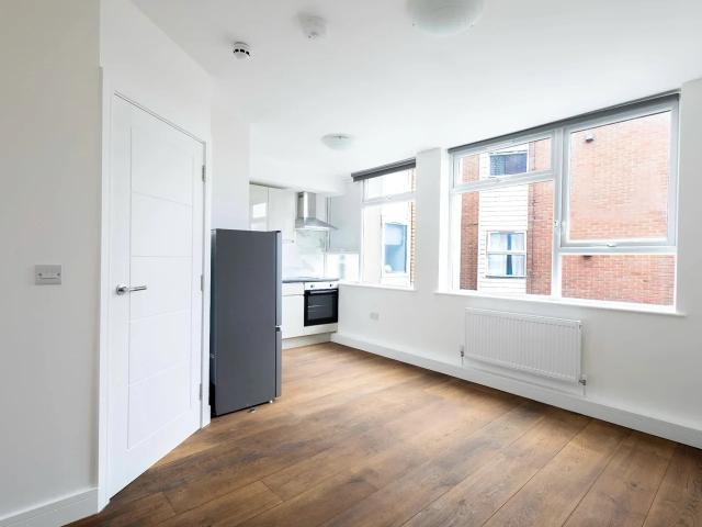 Room at Ballards Lane, Greater London